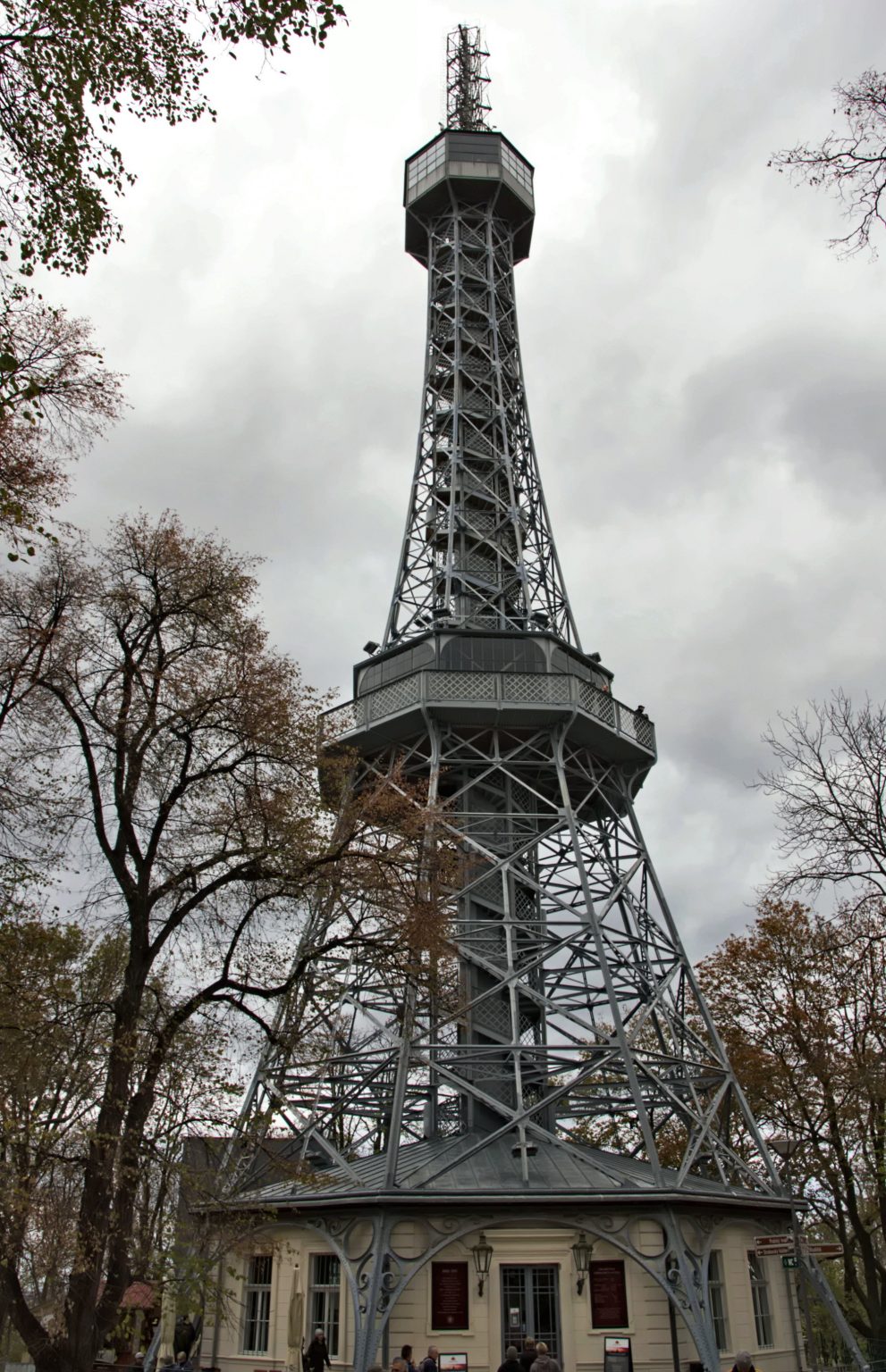 Características originales de la Torre–Observatorio Petrín